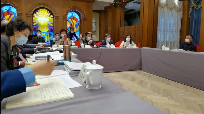 你好,两会丨直击政协小组会议现场,委员热议村医