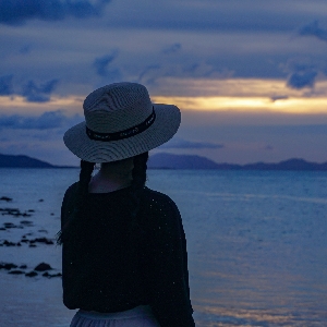 缺少童年的大龄帅比 