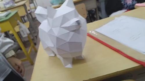 现在大学生的手也太巧了,竟然手折狗狗模型,太漂亮了