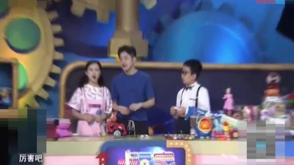指尖陀螺为什么会飞?看完动画讲解我瞬间明白!