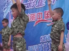 08舞蹈《众人划桨开大船》