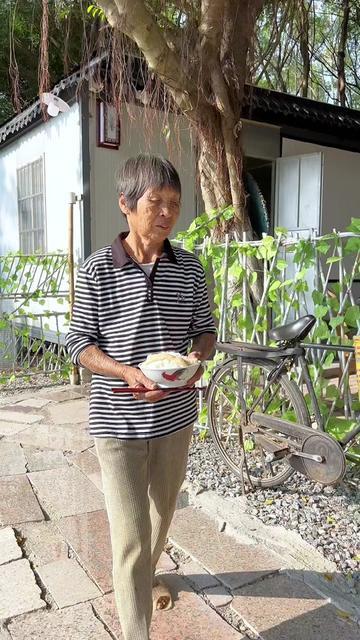 三十岁大男孩模仿唱妈妈我想你模仿秀