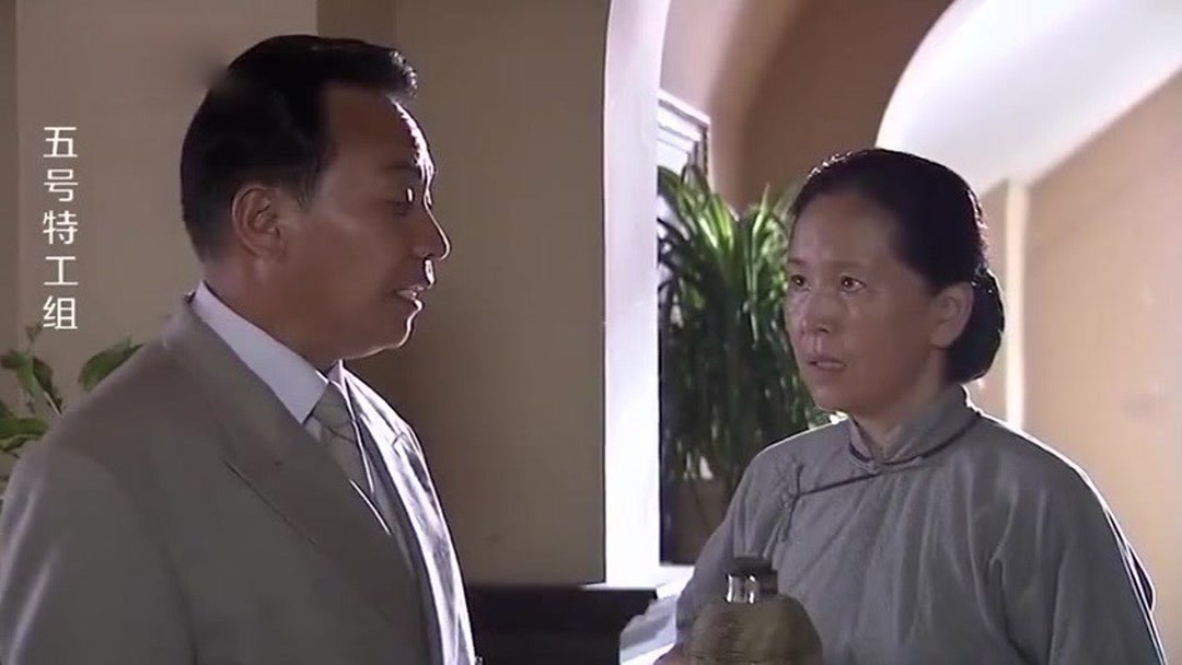 女护士给汉奸打针,不料被汉奸看上了,结果一针要了汉奸的命!
