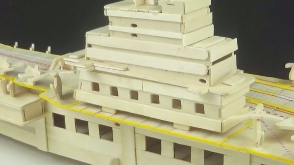 手造木质航空母舰模型,工程浩大!