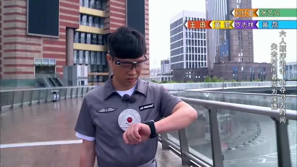 王迅始终没发现箱子可以打开,他却发现手表是倒计时的