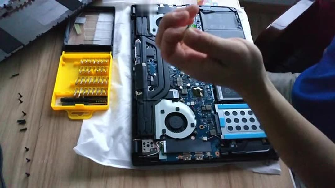 【大马英雄】asus(阿苏斯)坠机堡垒FX60VM加固态教程(2)