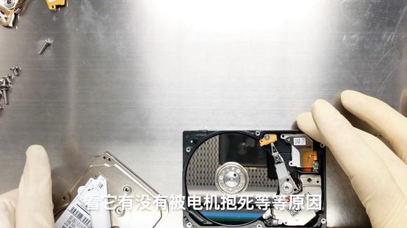 服务器硬盘看起来高大上,坏了之后担心数据,学了这个操作还担心吗