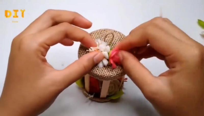 生活小妙招,看看如何制作一个漂亮的工艺灯饰,非常简单!