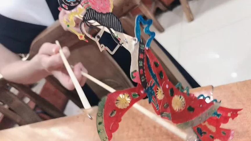 #皮影戏 #趣游季 体验一下皮影艺术,发现没有想象中那么简单