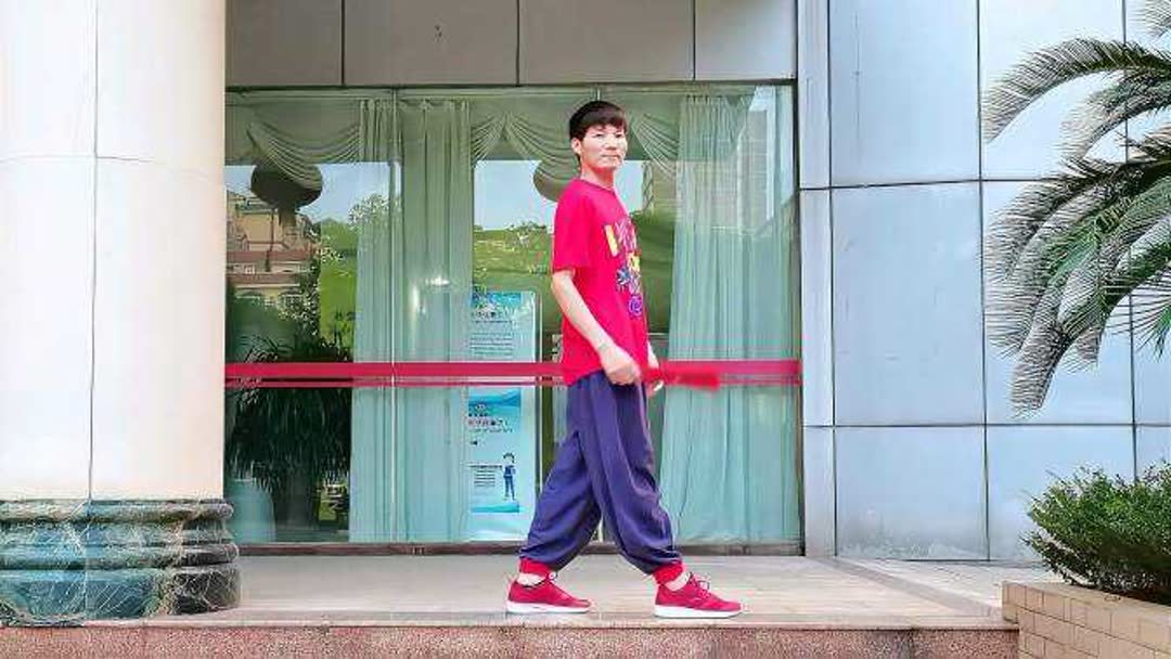 这样跑楼梯是什么感觉?曳步舞楼梯奔跑,太好玩了