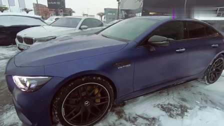 2019款奔驰GT63s按下钥匙, 无框车门打开买不买保时捷自己做决定