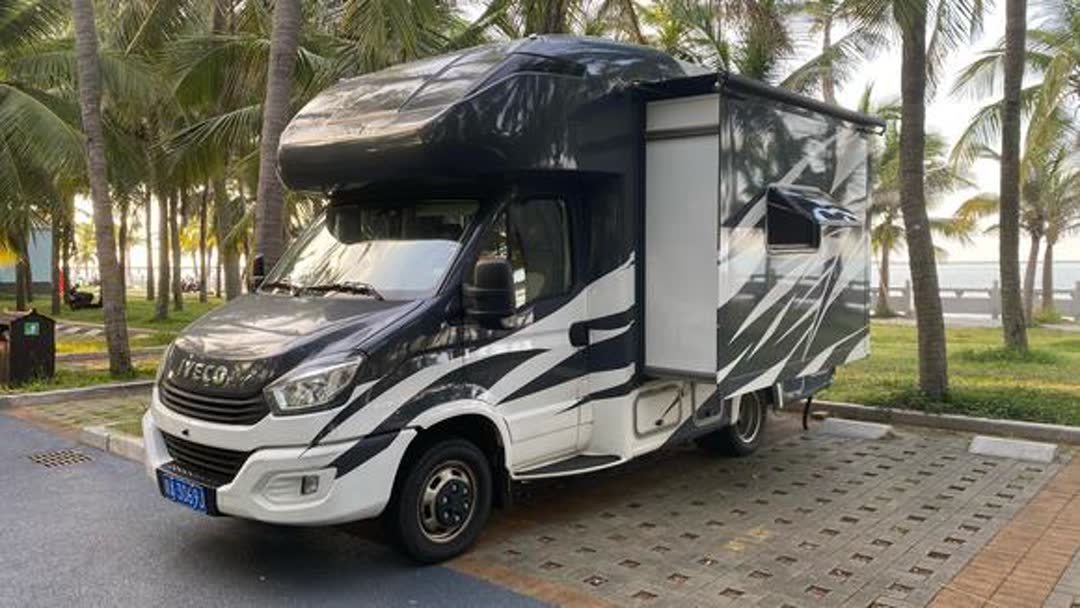 双拓展C型自动挡房车,裸车50多万,用起来还不错,细节没法看