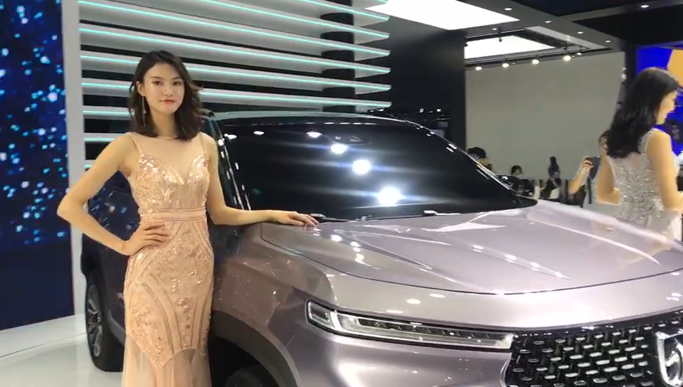 2018广州车展 车模小姐姐让人移不开眼