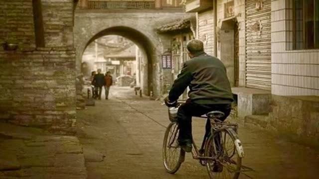 80年代“永久牌”自行车,一辆价格180元,等同于今天的多少钱?