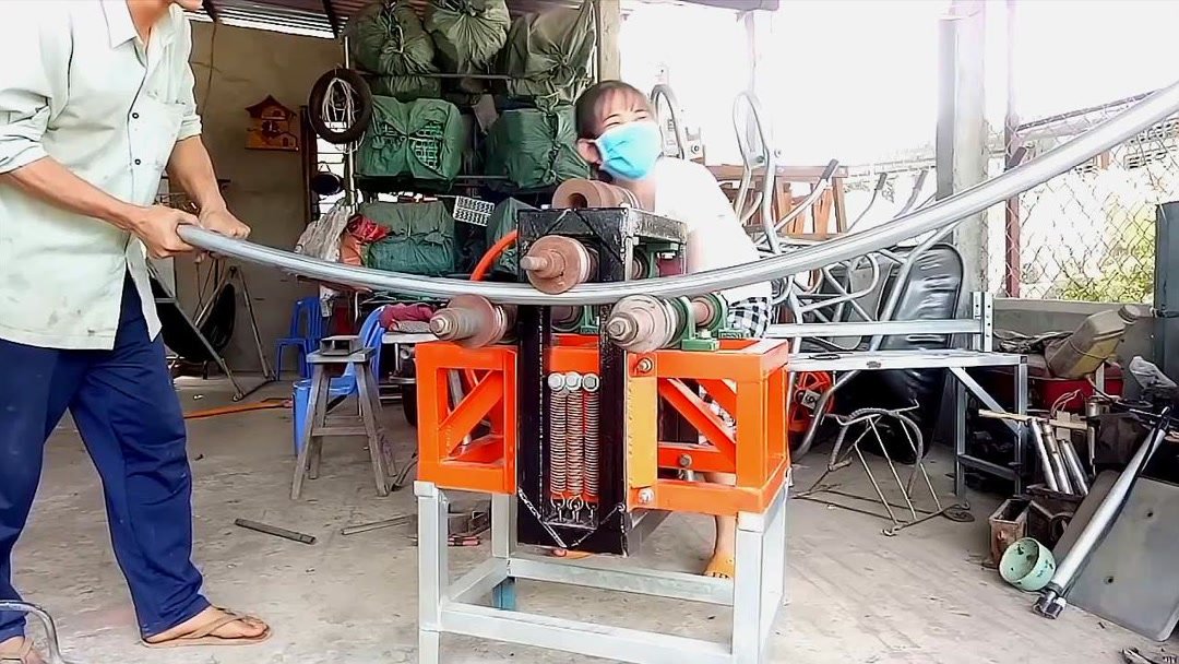 男子在家自制弯管机,缺啥工具自己造,动手能力强就是任性