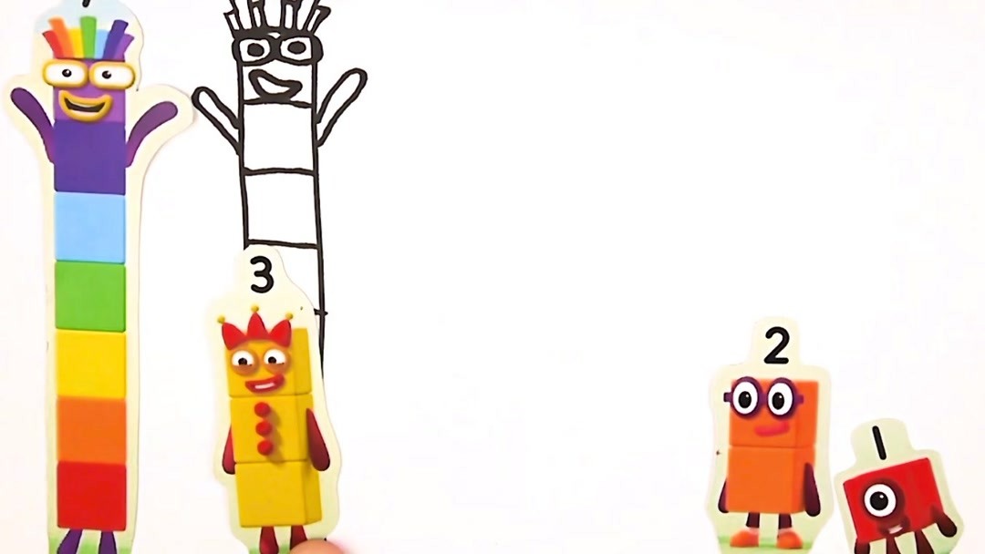 数字积木 趣味动画:3弟这是在和7哥比身高吗? 他们之间相差几呢