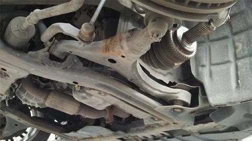 前轮左右半轴有问题会有什么现象?