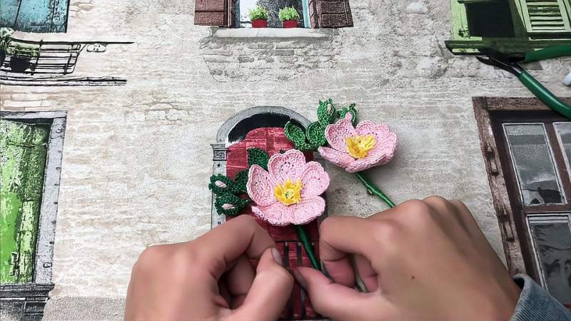 如何钩织一朵漂亮的小花?