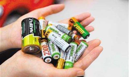 废旧电池先别扔,留在家里比新的还值钱,赶紧给家人提个醒