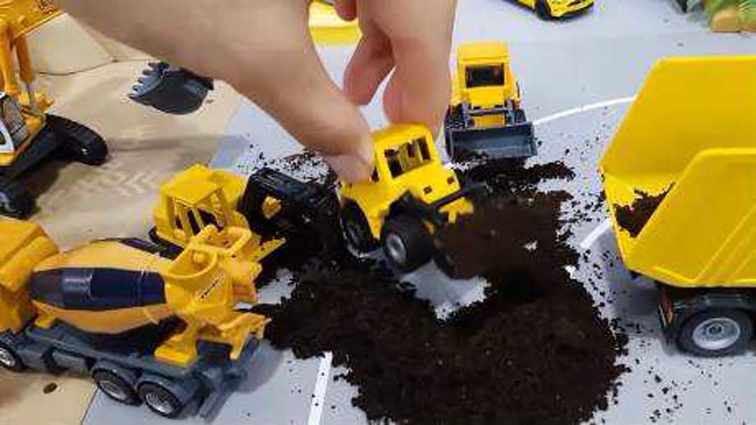 工程车动画:挖掘机,搅拌车和翻斗车