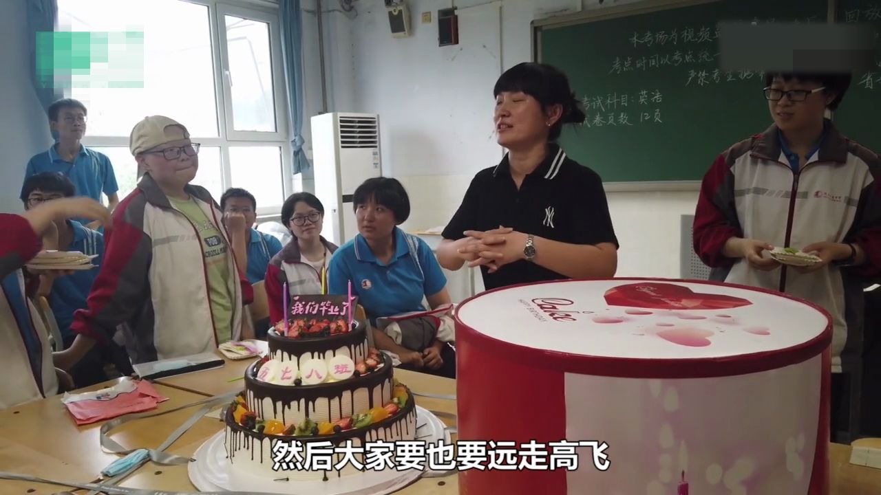 高考结束班主任开最后一次班会 哽咽表白:你们就像我养了三年的孩子