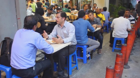 统一语言是国家发展的前提,但是这里却需要三门语言才能生活