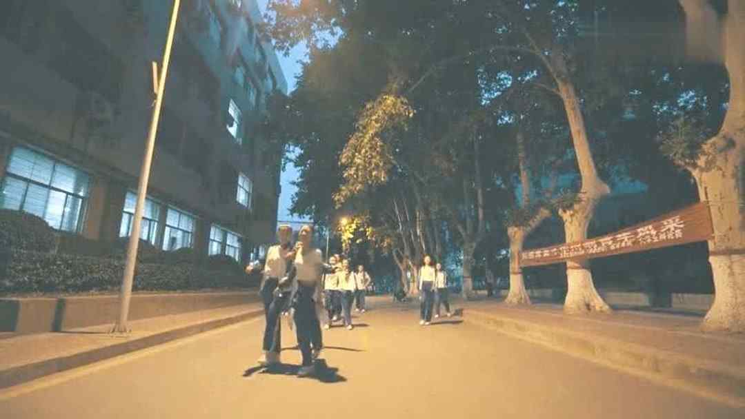 校园舞《那些年》青涩来袭 你还能想起记忆中那张脸庞吗?