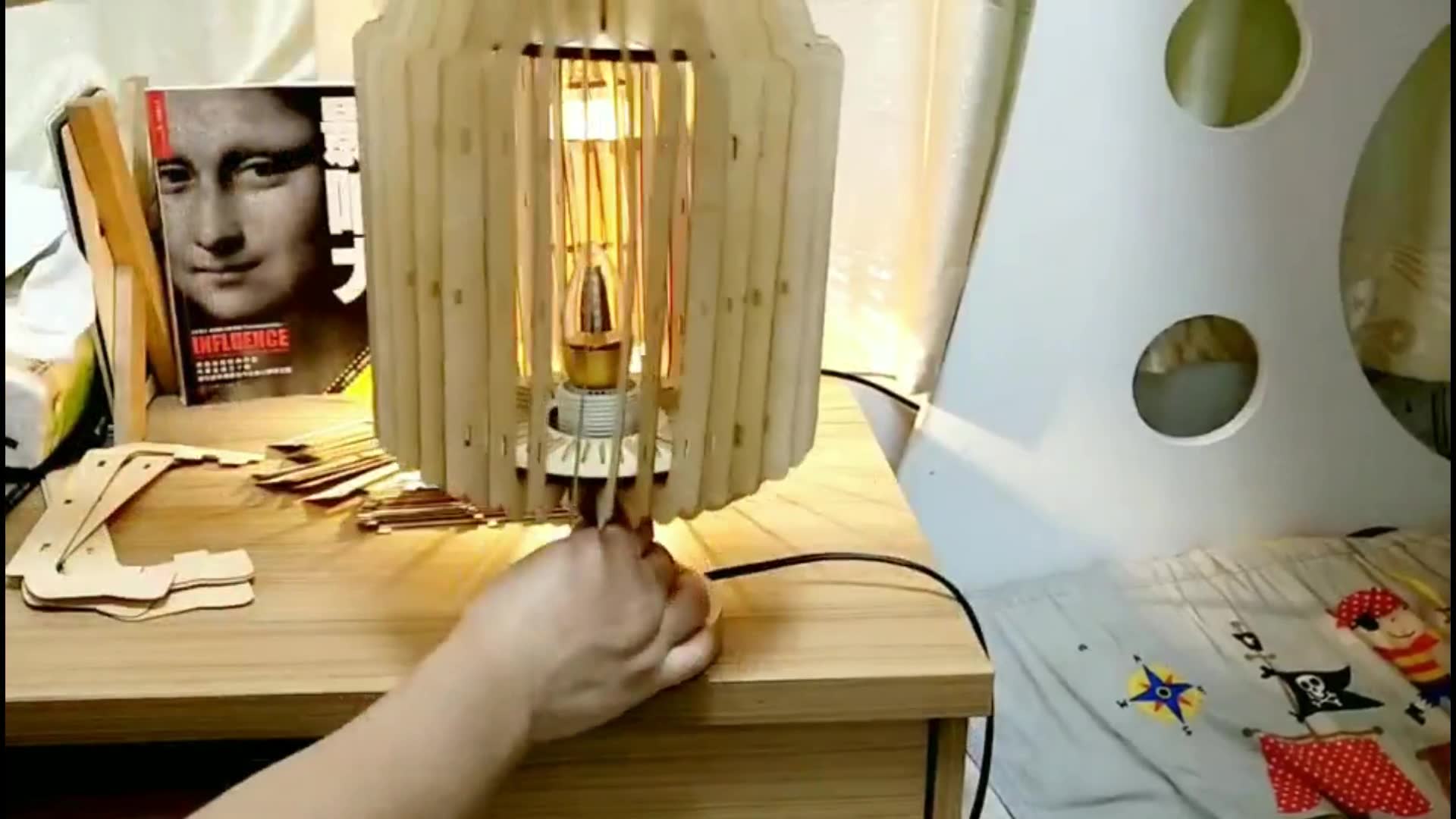 ...任何胶水,螺钉,简单重复插穿结构,安全结实,环保时尚,首创首创首创哦