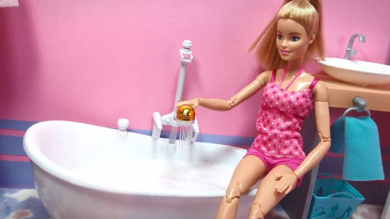 芭比定格的动画芭比娃娃沐浴洗泡泡浴