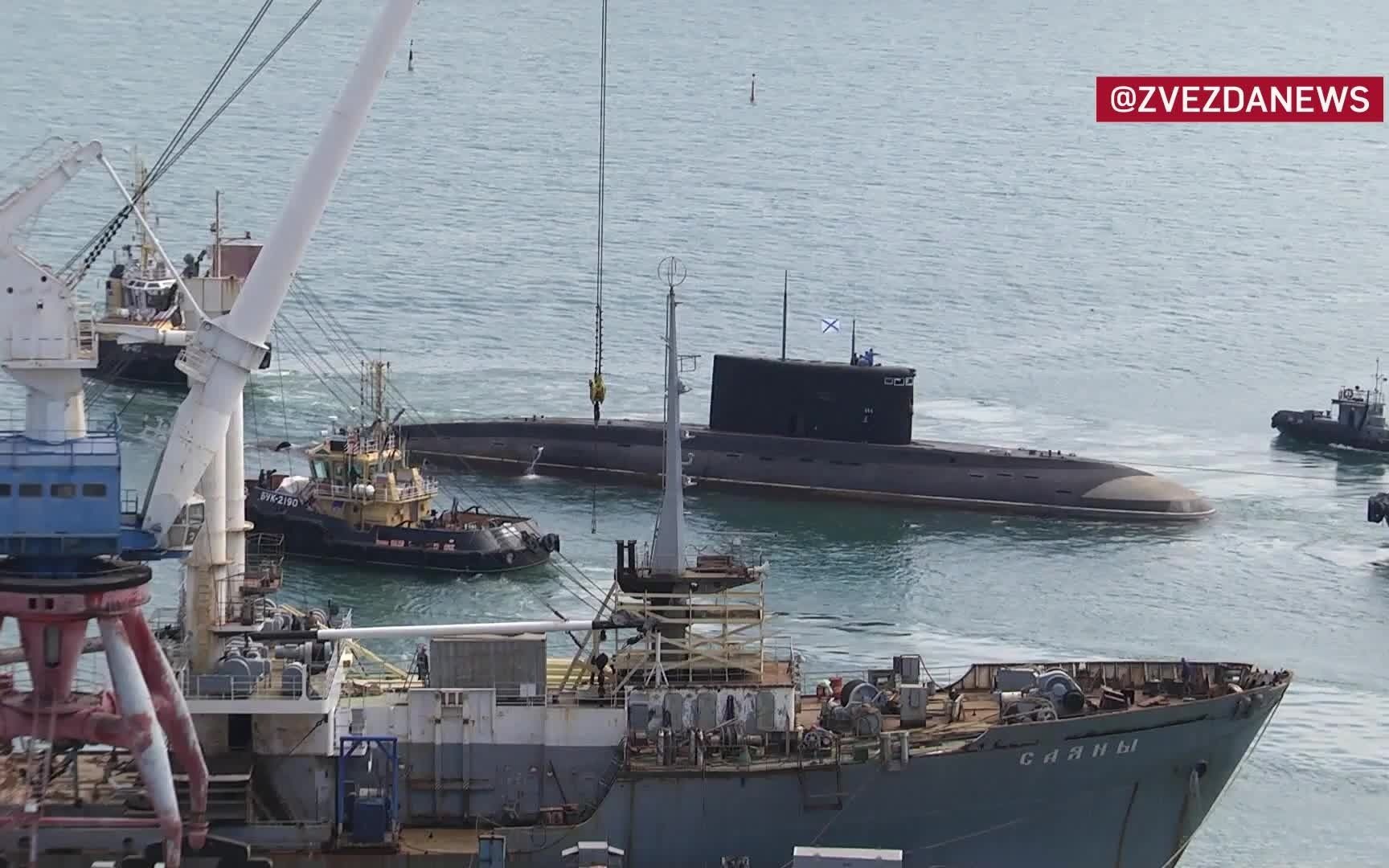 升级后的«阿尔罗萨»号潜艇已进入黑海进行工厂海试