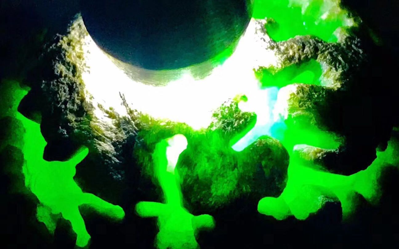 1200万的翡翠原石,三刀过后两人退股,没想到放一年后价值过亿!