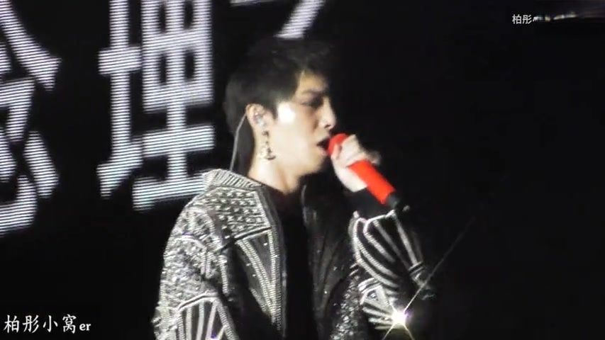 难怪这么多人喜欢华晨宇?演唱会太精彩了吧,清澈空灵声音震撼心