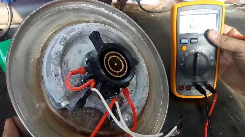 老师傅用福禄克万用表修理电水壶是不是有点奢侈呀