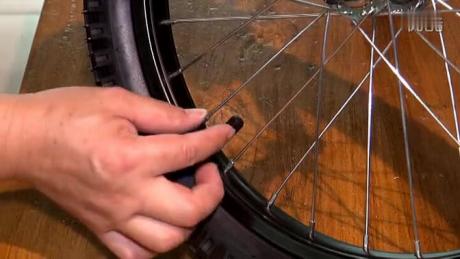 8打气筒的使用香港星际人ASTROMAN高档儿童自行车视频