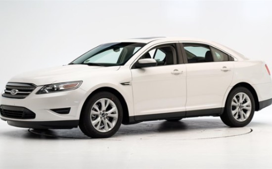 2012 福特 金牛座 正面25%偏置刚性壁障碰撞测试(驾驶侧) iihs