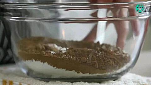 怎样做生日蛋糕视频 做蛋糕的方法窍门 在家里学做蛋糕