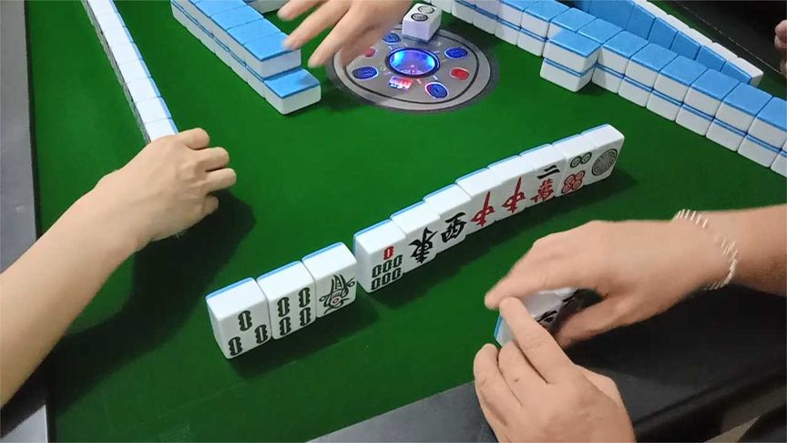 麻将:四家定缺同一门的情况下做巧七对,是更容易还是更难