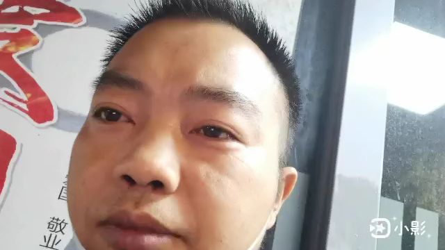 江苏昆山北门路坐等公交车