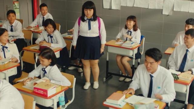 胖女孩在学校遭同学嘲笑,下定决心疯狂减肥,最终蜕变成女神