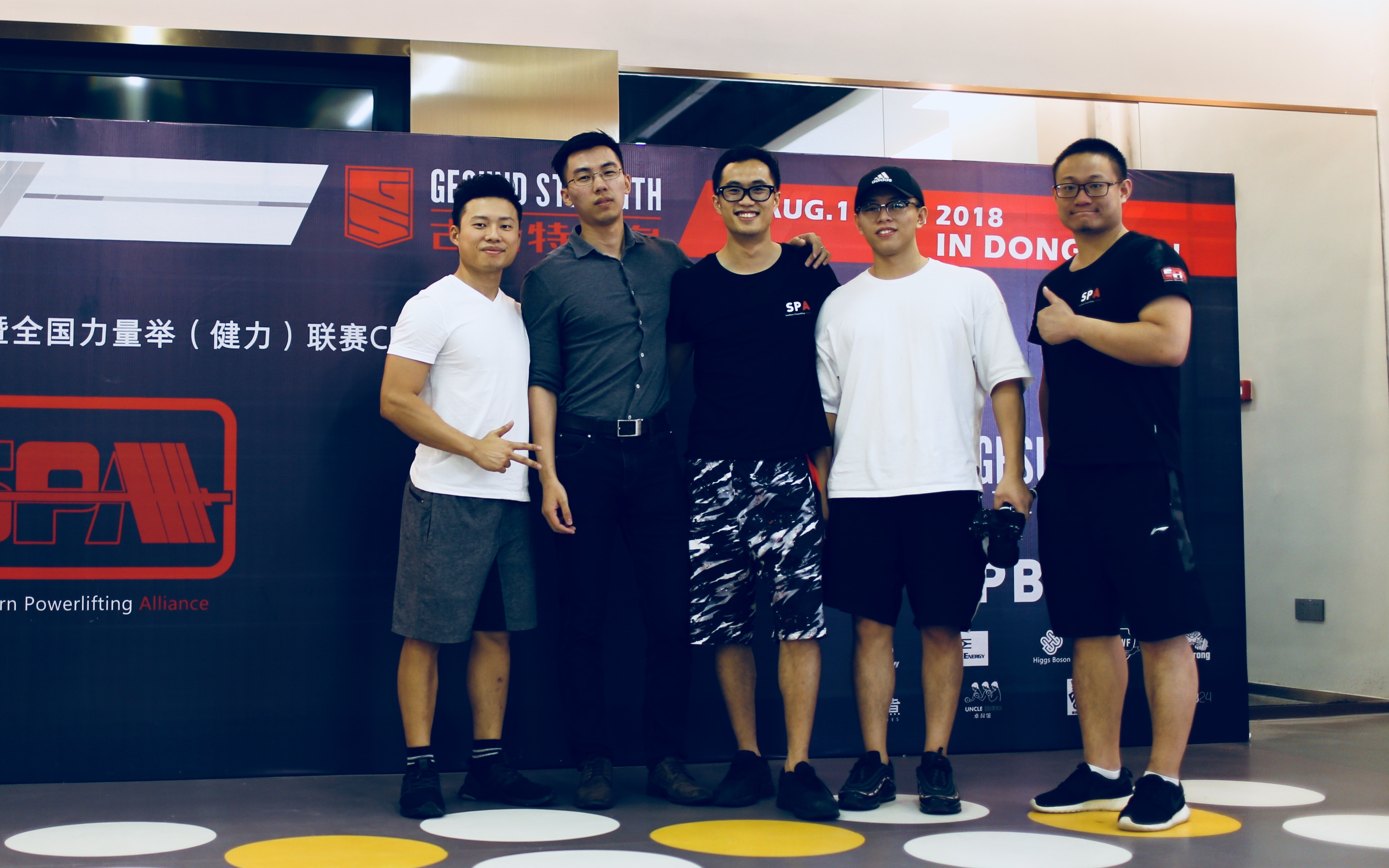 我记录了一场超炸的力量举比赛丨喊声燃爆全场