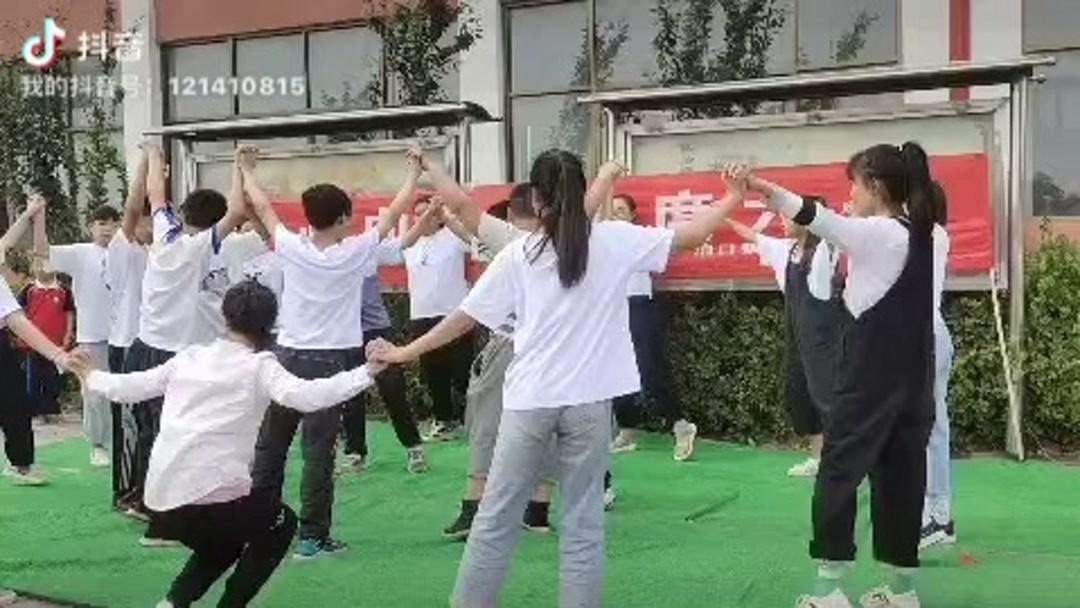 郭野冲小学毕业班表演《毕业班》感人!