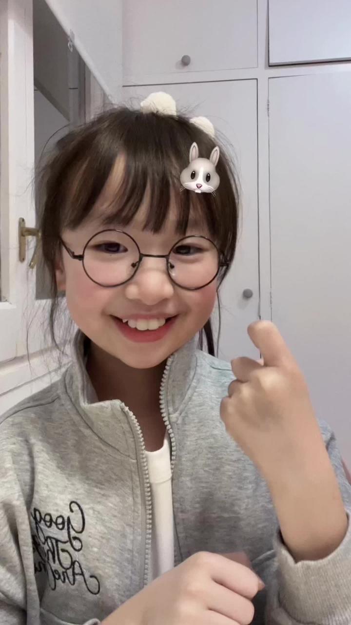 ...样了呀?考试加油哦!#机灵姐一家 #机灵姐的成长纪念册 #超甜手势舞