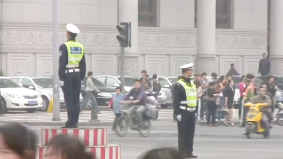 有些司机明明闯了红灯,为何却查不到违章记录?听听交警怎么说