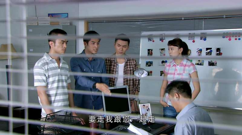 男子酒后超速撞人,害得警长姐夫被停职,没想男子监狱中还不安分