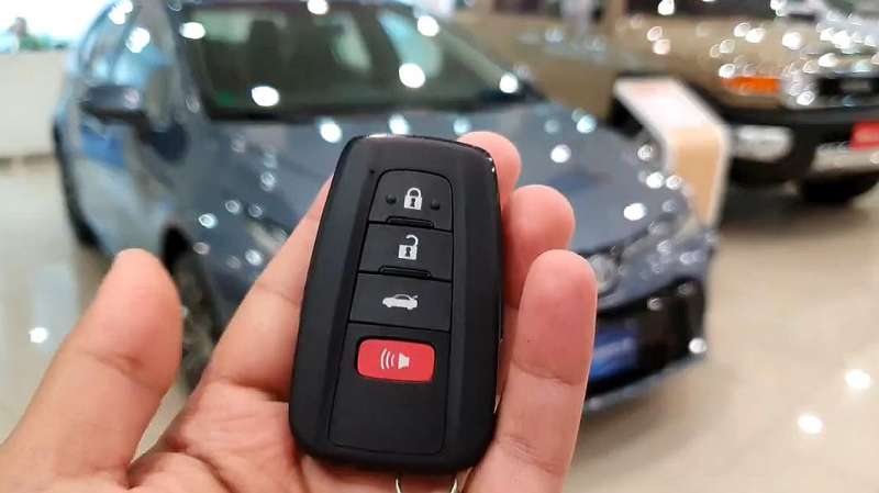 2020款丰田卡罗拉混动版店内赏鉴,按下钥匙那刻,霸气一幕上演了