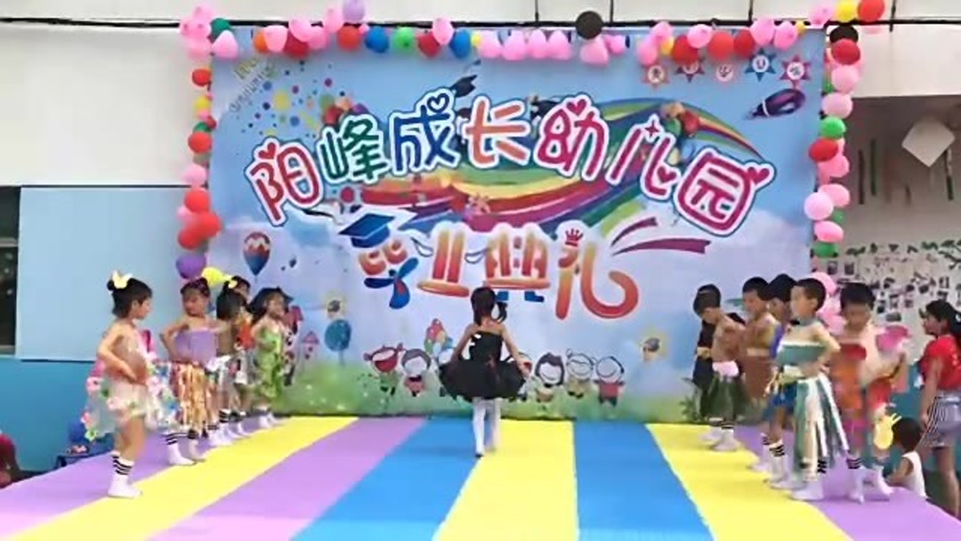 成长幼儿园2016毕业典礼《环保时装秀》大班