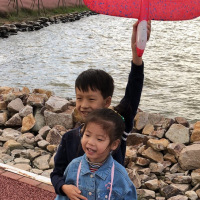 裘庄三少 
