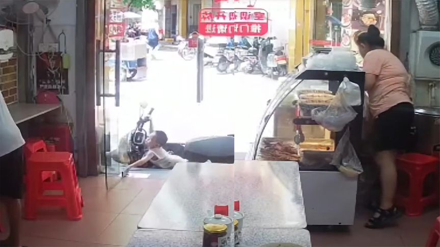 家长没锁电动车,一岁八个月男孩拿遥控开动,发生危险一幕!