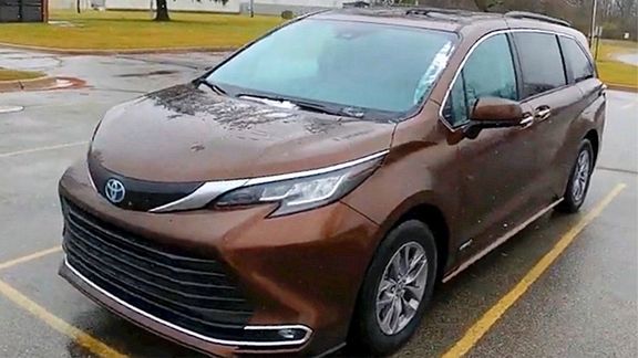 2021款丰田塞纳高清实拍,60万起售有这颜值和空间,还想啥GL8