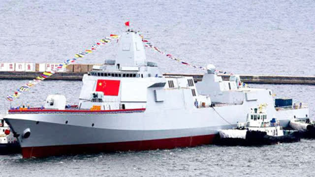 军迷目光转移,又一艘055驱逐舰低调下水,多项性能首屈一指